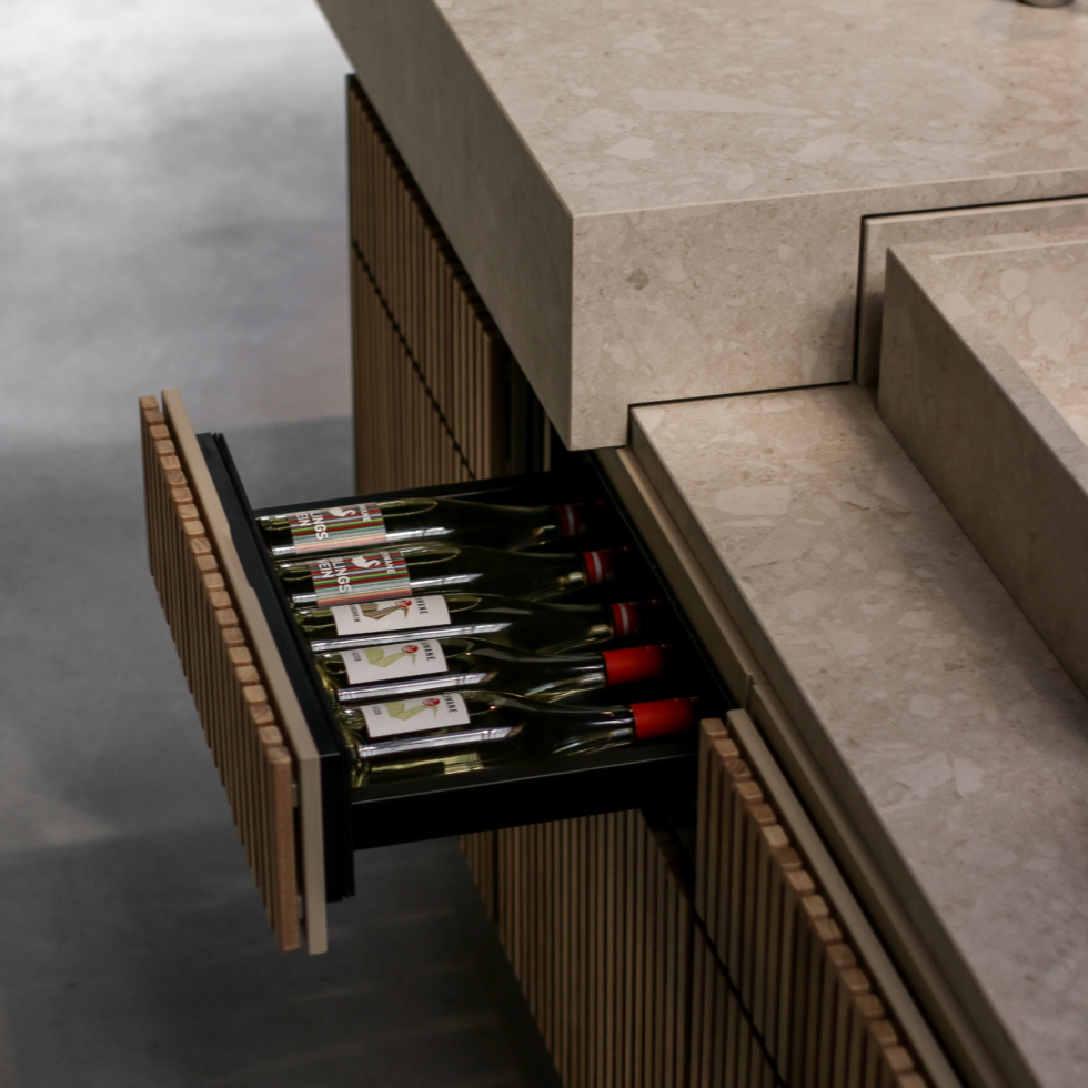CUBIC FLOATING BAR – The new dimension of a bar table